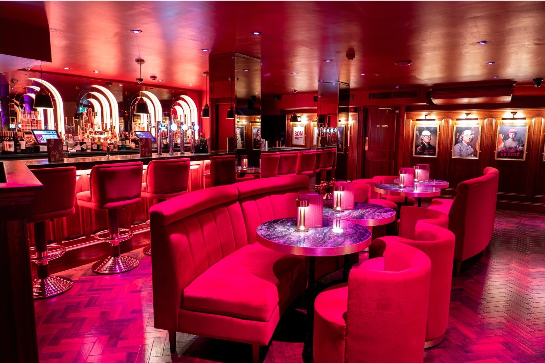 How to Choose the Right Bar Furniture - Style Matters